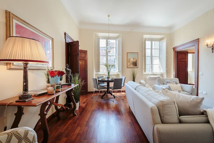 100 M² Appartement ∙ 2 Slaapkamers ∙ 4 Gasten - Lucca