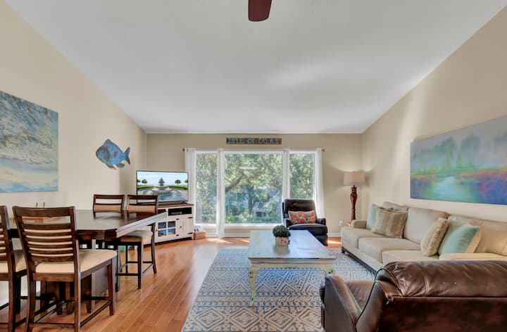 Lagoon Access W/ Fishing | Walk To Beach + Golf - Mount Pleasant