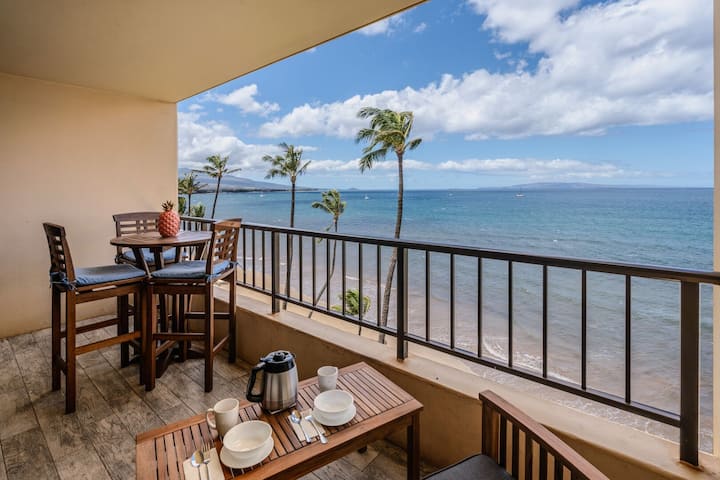 Penthouse Oceanfront Overlooking Sandy Beach - Kahului, HI