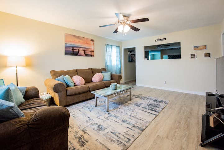 Lubbock Oasis 3br/2ba Pet Friendly - Lubbock, TX