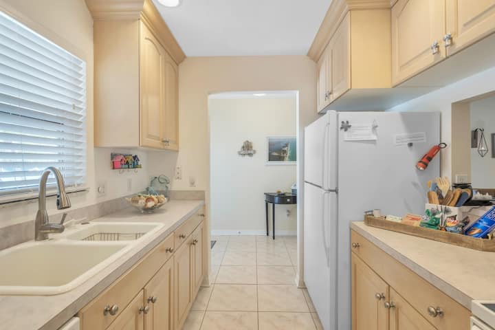 The Ss Mermaid-spotless Island - 2 Br Villa - Jensen Beach, FL