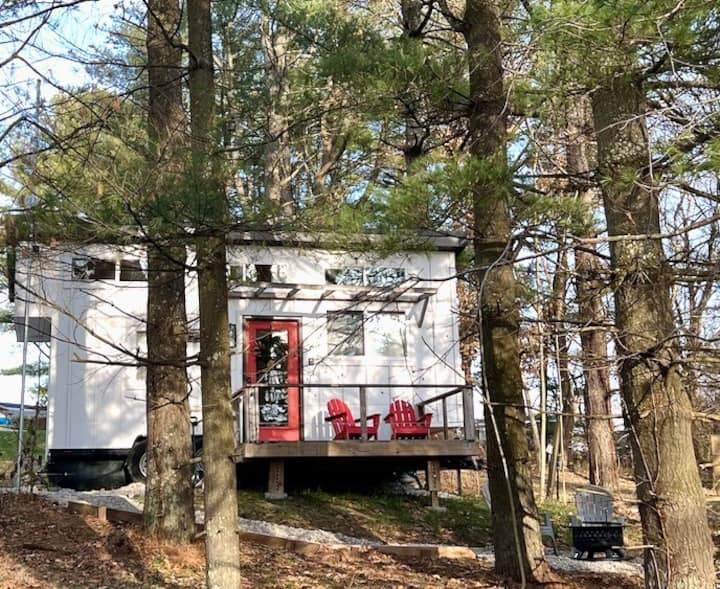 The Gladiola Tiny House By The Lake - Logan, OH