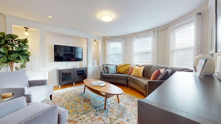 Spacious 5br W/ Ac, Near Harvard & Davis Sq - Newton, MA