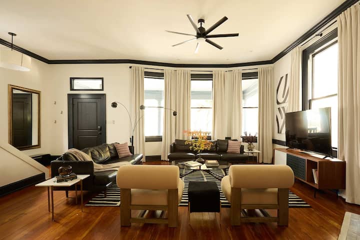 Modern Luxe Sophistication Near Forsyth Park - Savannah, GA