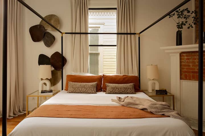 Modern Luxe Sophistication Near Forsyth Park - Savannah, GA