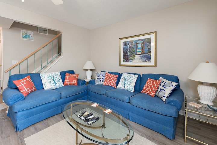 Access To Community Pool & 1 Block To The Beach! - St Simons Island, GA, US