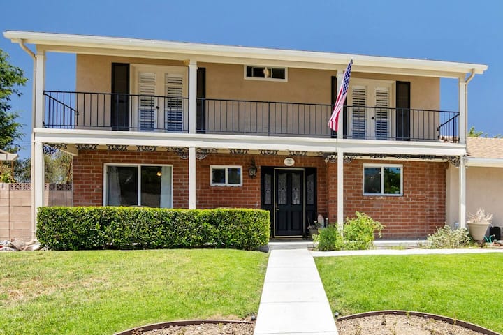 Spacious Home In Quiet Neighborhood - Thousand Oaks, CA