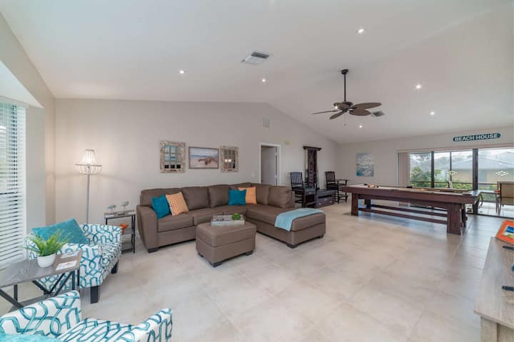 Walk To Beach, Shops & Dining! - Marco Island, FL