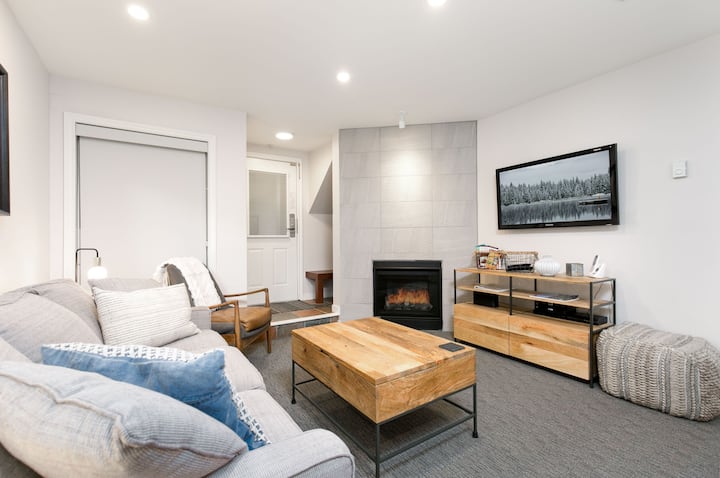 2br Townhome With Private Hot Tub And Pool. Gr 46 - Whistler