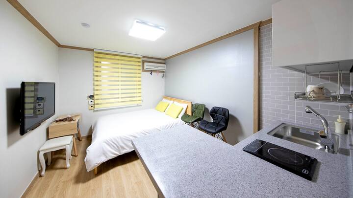 화이트&옐로우의 화사한 감성 인테리어 Yellowcat - Taean-gun