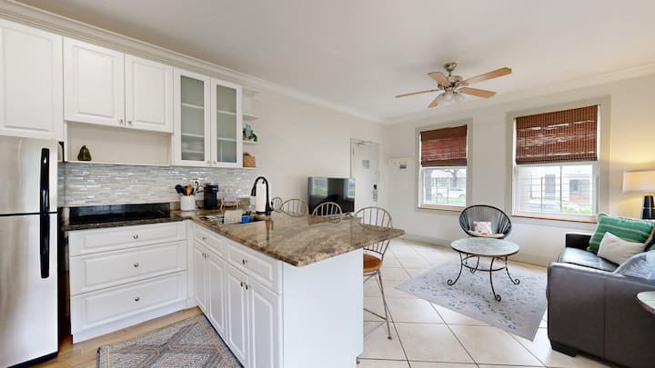 Sofi Villa #1, Queen  Bed, Kitchen, Free Parking - Miami Beach, FL