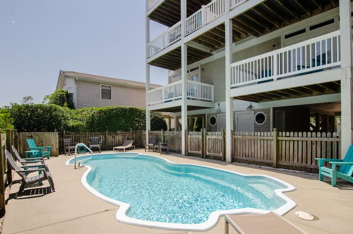4 Bedroom Upscale Duplex With A Pool - Carolina Beach