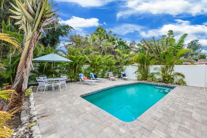 Family Home With Private Pool, 3 Mins From Beach! - Holmes Beach, FL