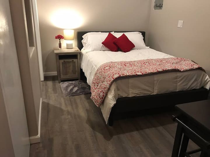 North Valley Studio - Near Balloon Fiesta Park - Corrales, NM