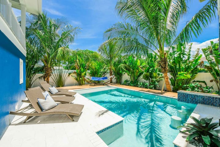 Palmetto Pointe! Pool, Spa And Rooftop Views - Anna Maria, FL