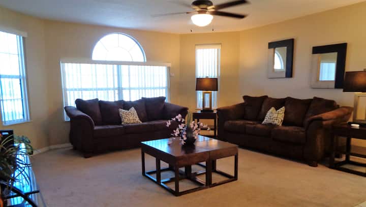 Near Disney/universal Pool Side 3br 1st Fl Condo - Florida
