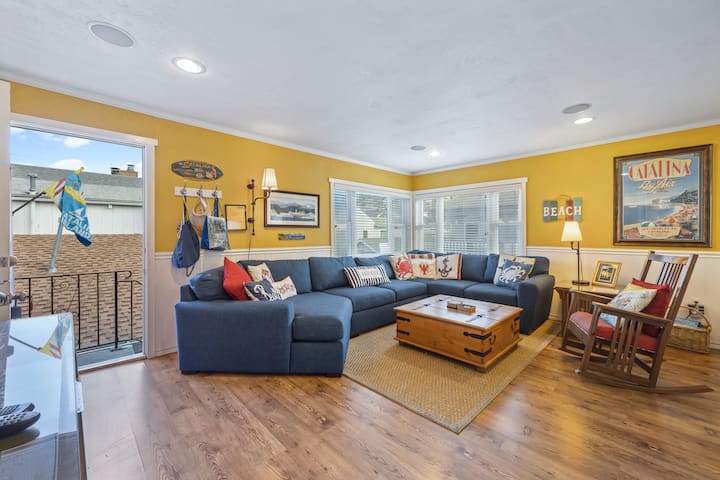 315e Upper Unit - Spacious, Colorful 2nd Level - Avalon, CA