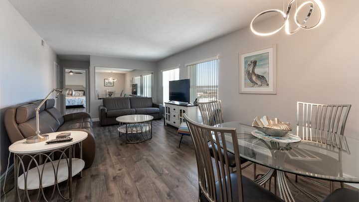 Top-floor 1/1 With Multiple Pools And Beach Access - New Smyrna Beach, FL