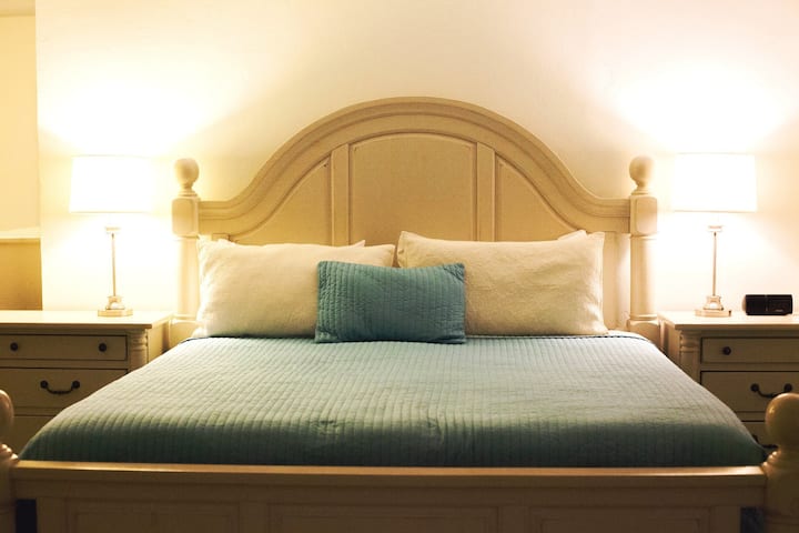 Square Inn - Wimberley, TX