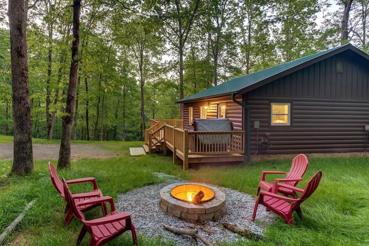 Fire Pit & Hot Tub - 2 Br Cabin - Close To Town - Mineral Bluff, GA