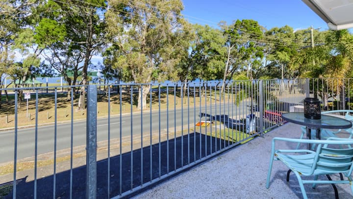 First Floor Unit Close To Shops, Park And Waterfro - Bribie Island
