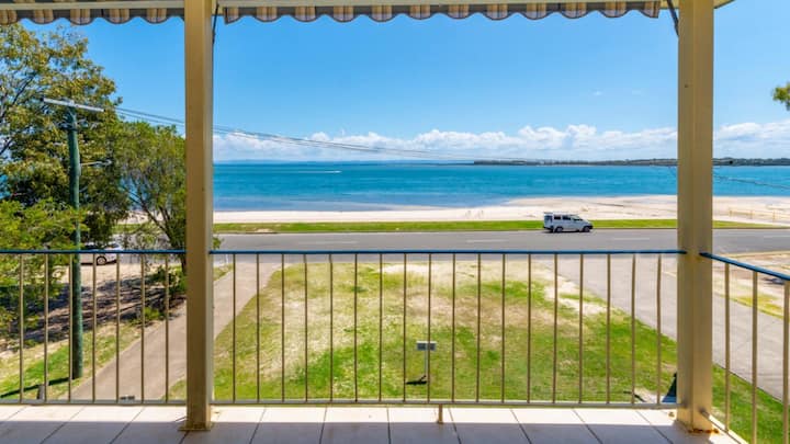 Water Views - Top Floor Unit On South Esplanade - Sandstone Point
