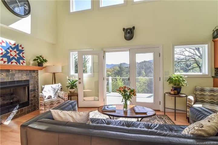 Close To Dt Asheville | Huge Home | Apartment Inc - Weaverville, NC