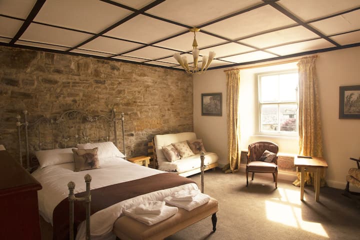 Large Family Room-double Room-ensuite With Shower - Dartmoor Forest