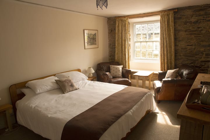 Double Room-deluxe-ensuite With Shower - Tavistock