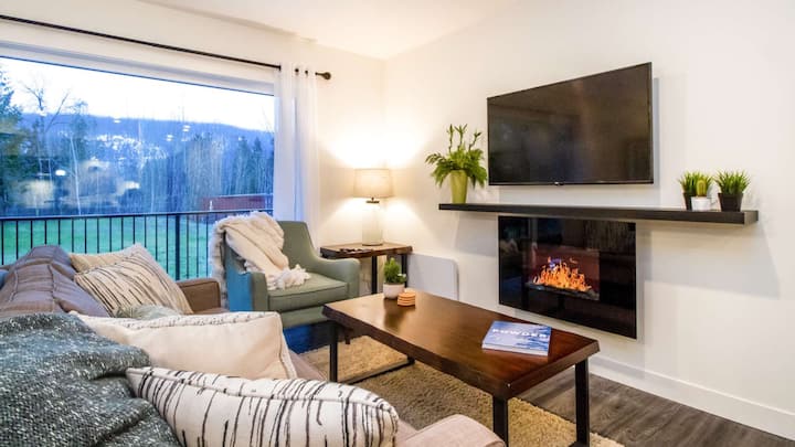 Revelstoke Retreat | Mackenzie Village - Revelstoke