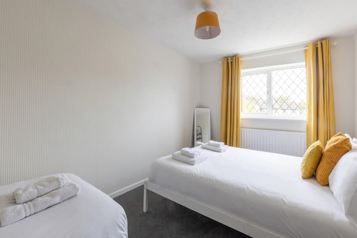 The Conifers - Lovely Family Home In Witney - Witney