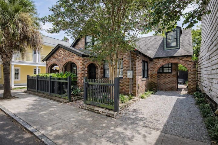 Downtown Charleston Home - 1 Block To King Street! - Charleston, SC