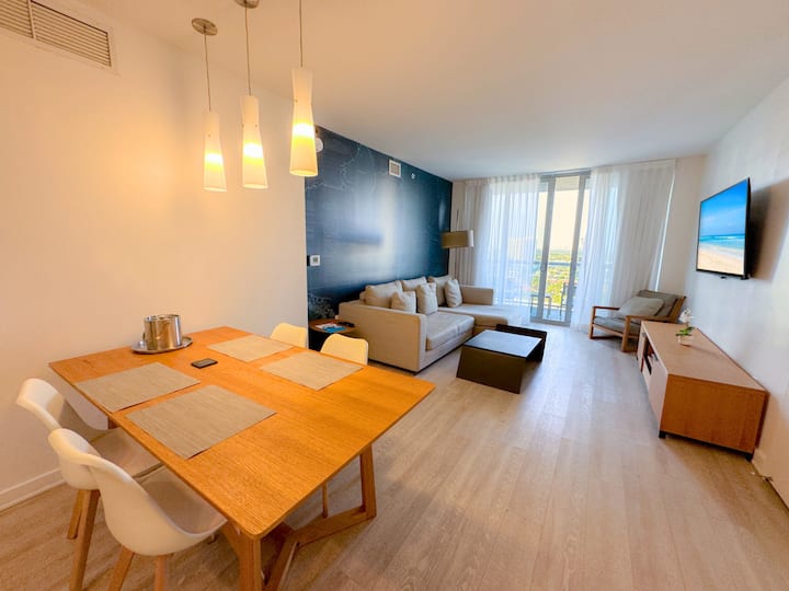 Excellent Two Bedroom Apartment With Great View - Hallandale Beach, FL