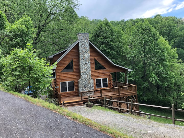 4 Br 3 Ba Luxury Log Super Views, Hot Tub, Easy Pa - Maggie Valley, NC