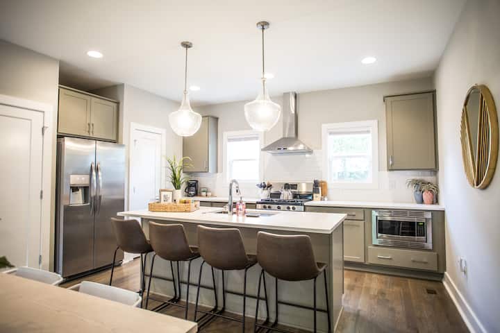 Perfect Walkable Location Near Downtown - Nashville