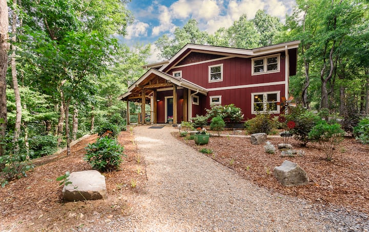 Bearwallow Retreat Atop Bearwallow Mountain - North Carolina