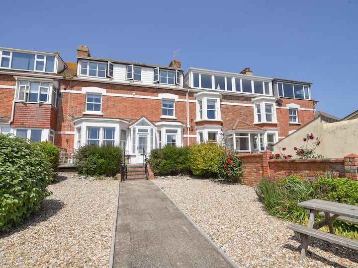 3 Cobb View - Lyme Regis
