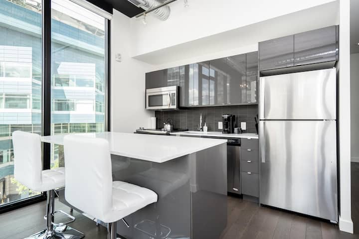 (407)downtown Glasshouse+ Classy 2 Bedroom Condo(3 - Winnipeg