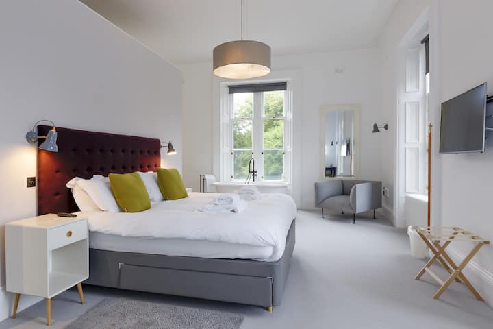 Lews (Superior Bedroom)  -  A Lews Castle That Sleeps 2 Guests  In 1 Bedroom - Stornoway
