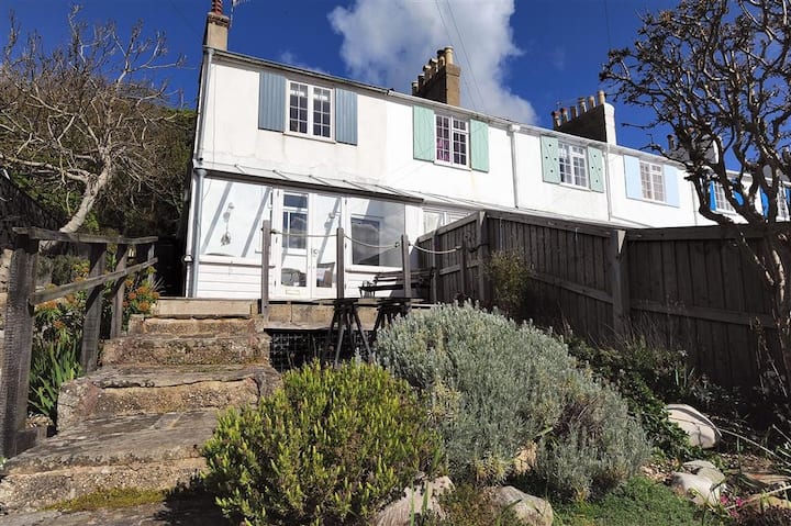 10 Cobb Terrace - Axminster