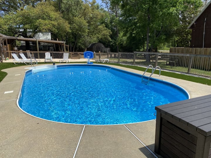 Treehouse  * Pool * Dog Friendly * - Lillian, AL