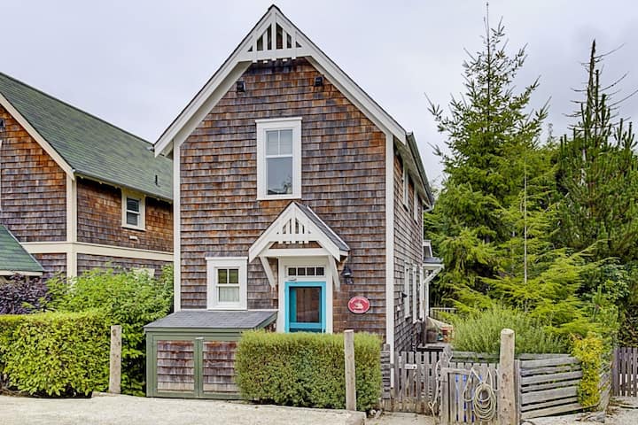 Wave Chasers Refuge: Dog-friendly, Bright Sunroom - Pacific Beach, WA