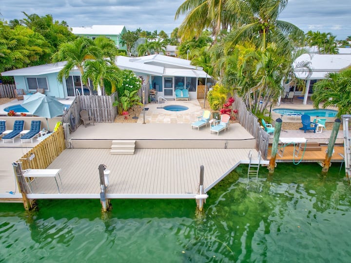 P38 - Charming 1 Bedroom, Waterfront Duplex With Private Hot Tub. Cabana Club Membership Included! - Key Colony Beach, FL
