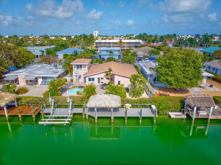 P34 - Beautiful 4 Bedroom 2 Bath, Single Family Home With Private Pool And Deep Water Dockage. - Florida Keys, FL