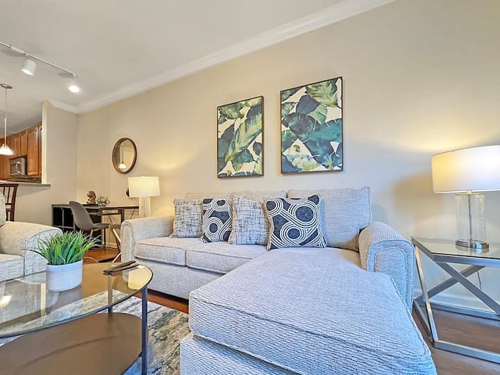 Luxury Living In Central Tampa, Work From Home - Tampa, FL