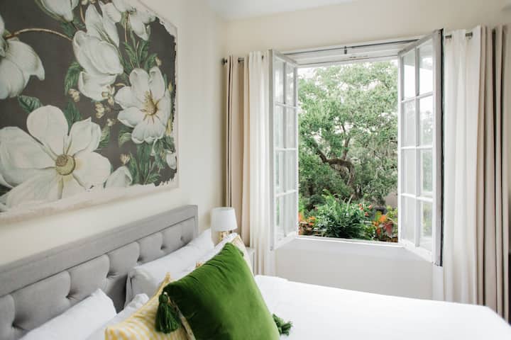 Steeple Views & King Beds By Lucky Savannah - Savannah, GA