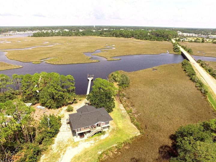Bayou Breeze Is A Waterfront House On A Private On - Carrabelle, FL