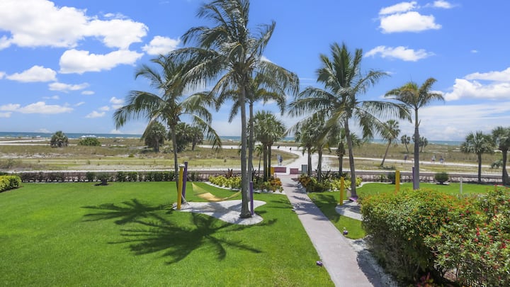 Treasure Island Great Beach Front Location South Beach 205 - Treasure Island, FL