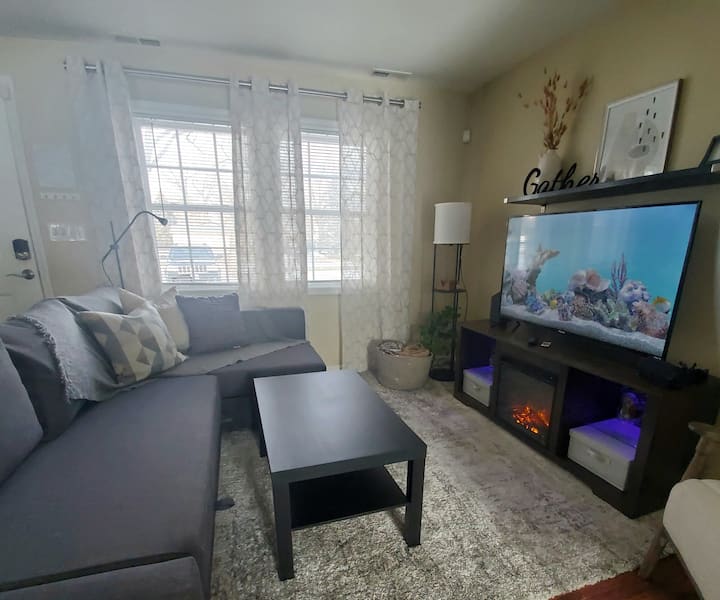 Webster · Cozy Cabin In Roselle - Schaumburg, IL