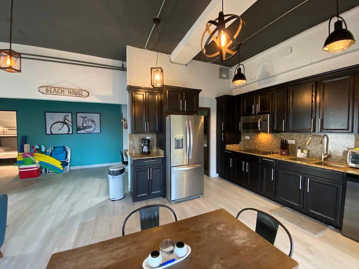 Modern-rustic Loft At Beachfront Cond. Marbella - San Juan